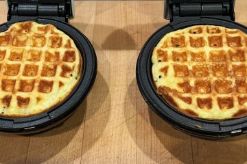 Light Garlic Bread Chaffle - SeriousKeto